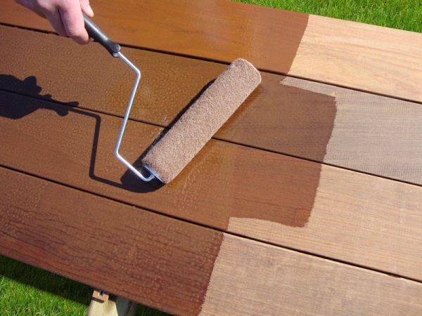 When is the correct time to clean and re-oil your hardwood deck ...