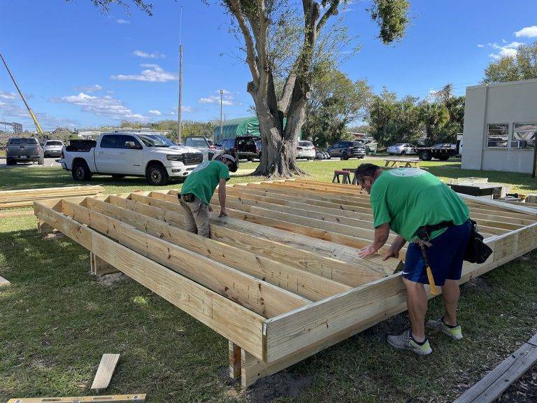 How to Frame a Deck for a Picture Frame Border - AdvantageLumber Blog