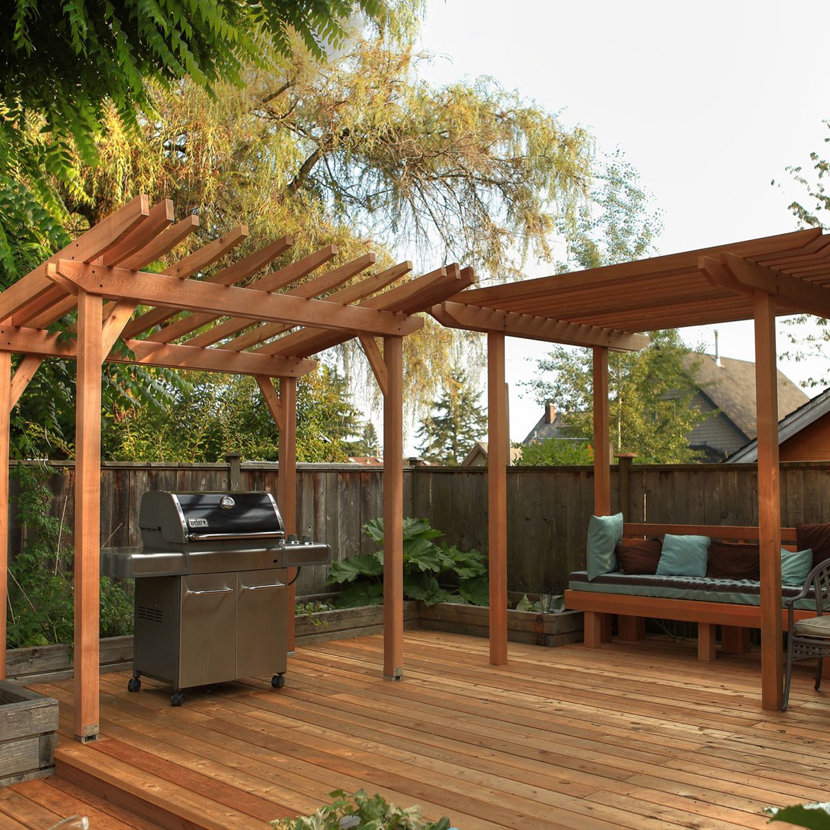 Western Red Cedar vs White Cedar: What's the Difference ...